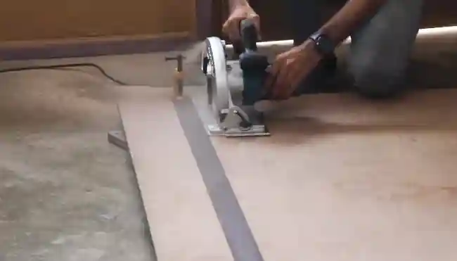 How to Use a Circular Saw Without a Table: 3 Methods [Handy]