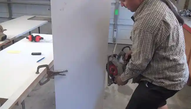 Why Does My Circular Saw Spin Backwards: 11 Issues & Solutions