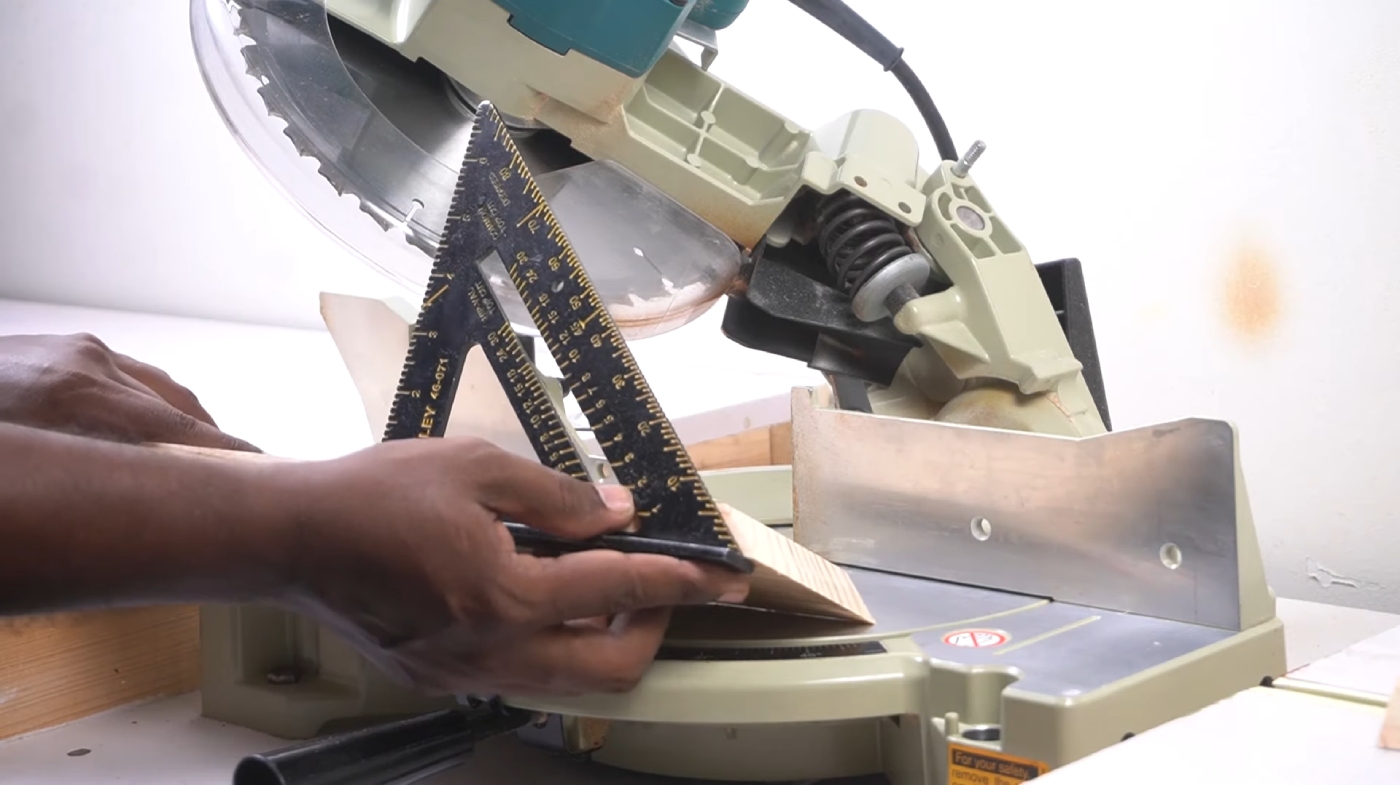 How to Cut 45 Degree Angle with Miter Saw? Easy Steps